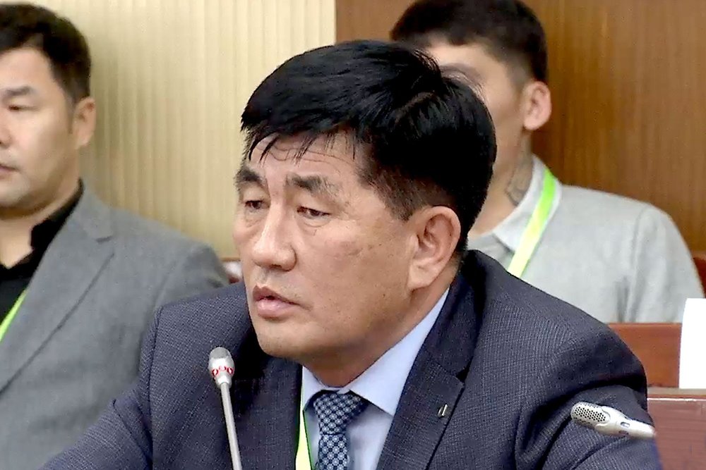 Өмнөговийн газрыг Хятадын компаниудад хууль бусаар эзэмшүүлсэн гэх Х Нэхийт Ш Энхжаргал нарыг